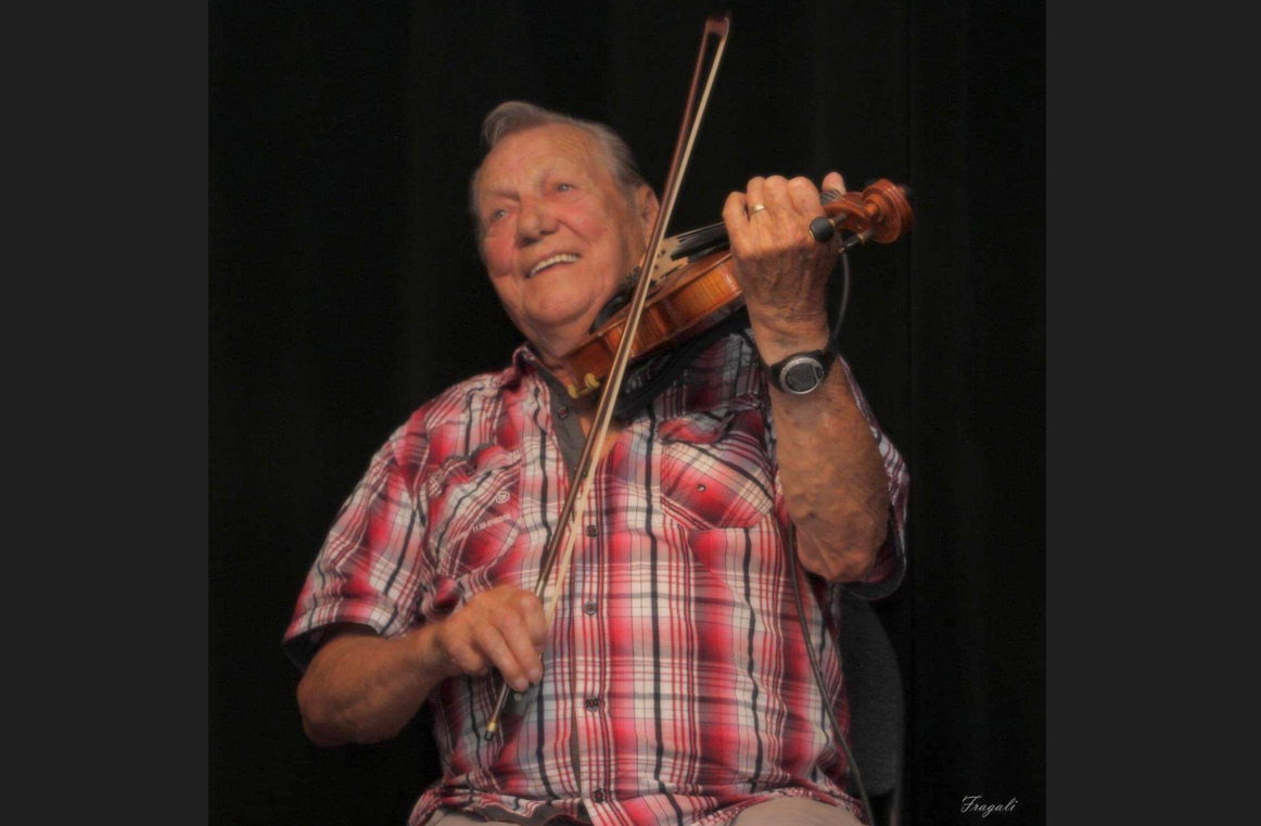 Entrevue avec Joël Côté, en hommage au violoneux Robert Pinard - CJAN MEDIA